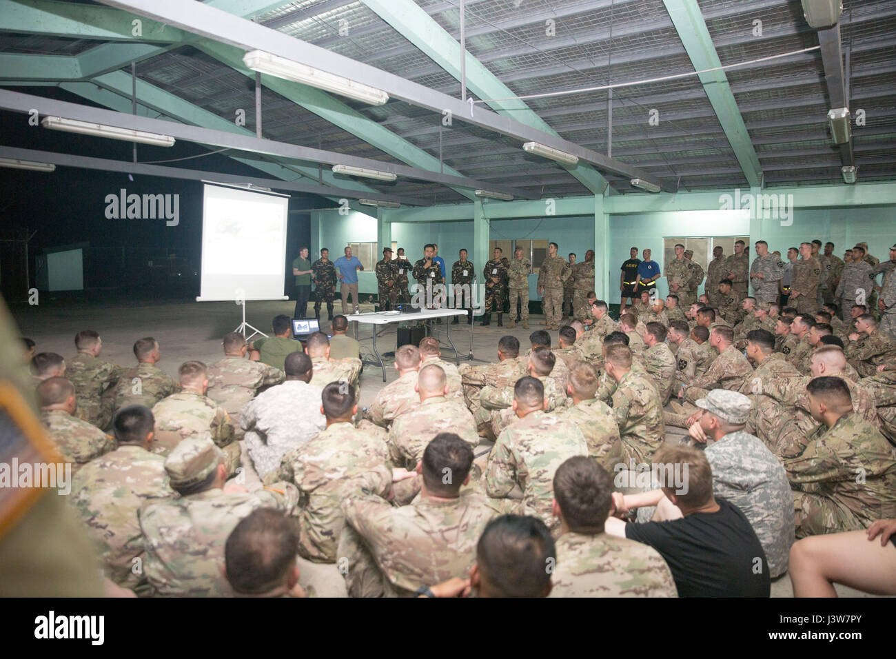 Philippine Army Col. Tony Florendo briefs U.S. Soldiers about Balikatan ...