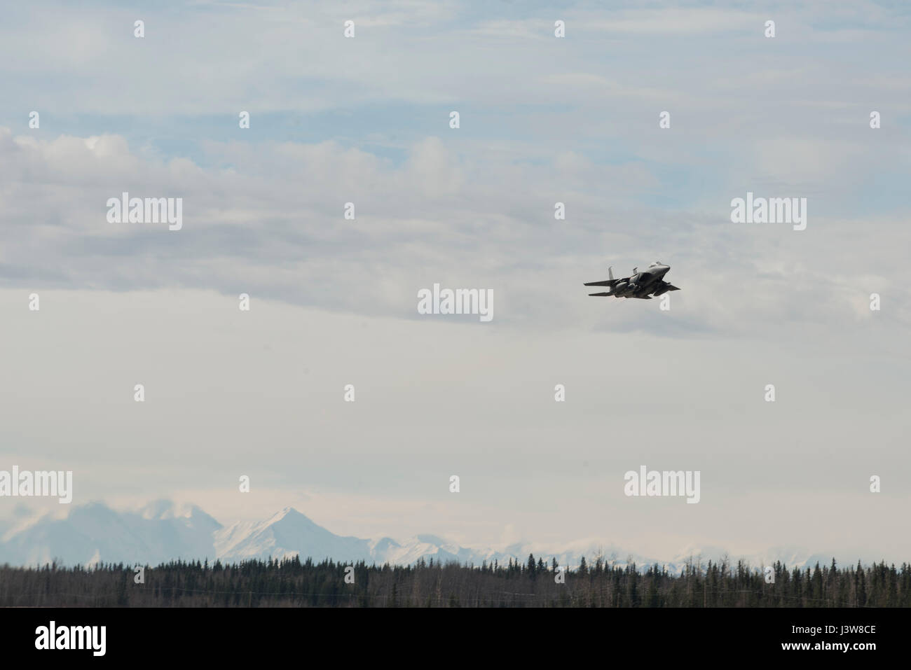 EIELSON AIR FORCE BASE, Alaska – A U.S. Air Force F-15E Strike Eagle ...