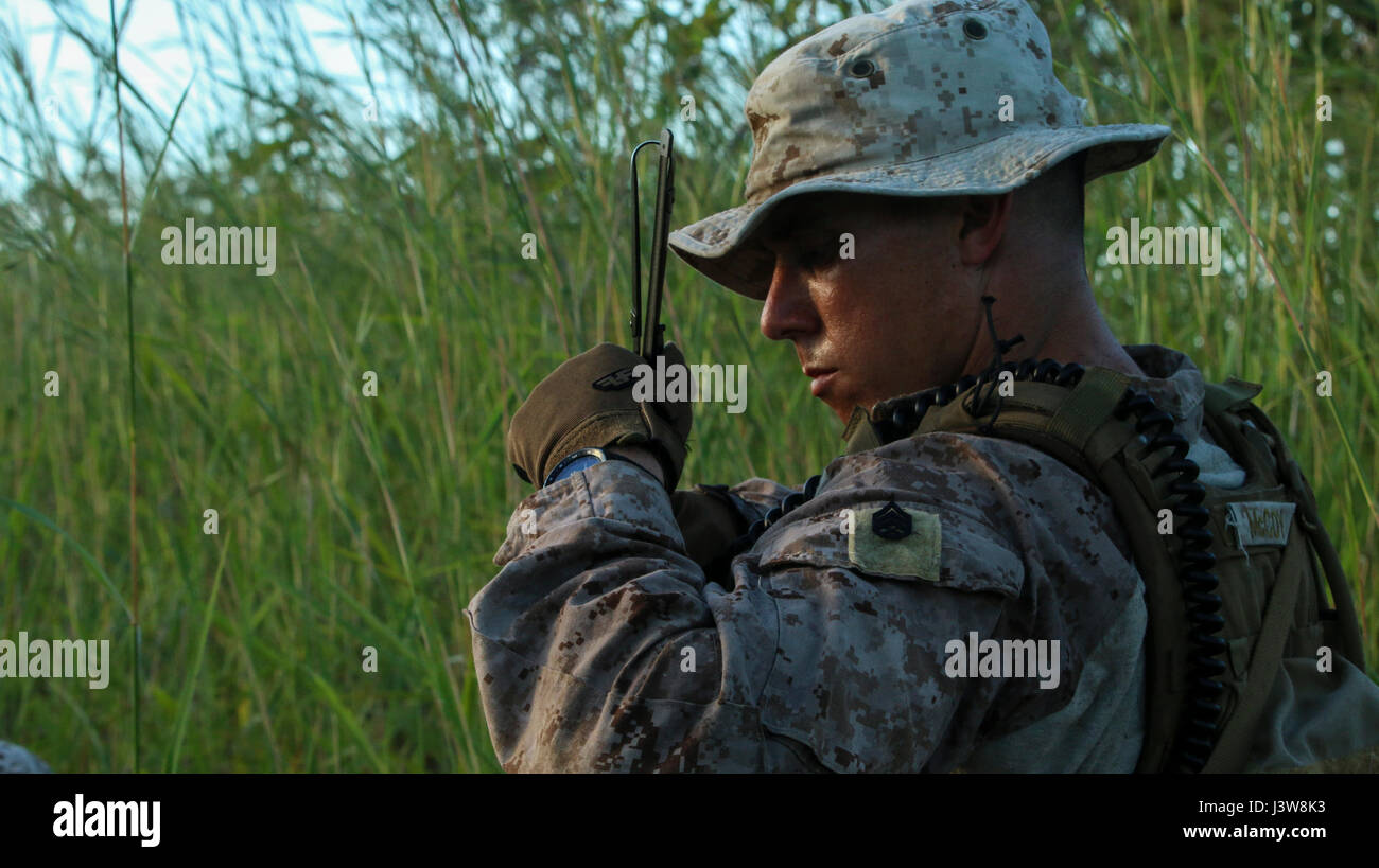 AUSTRALIAN ARMY BASE ROBERTSON BARRACKS, Darwin – U.S. Marine Staff Sgt ...