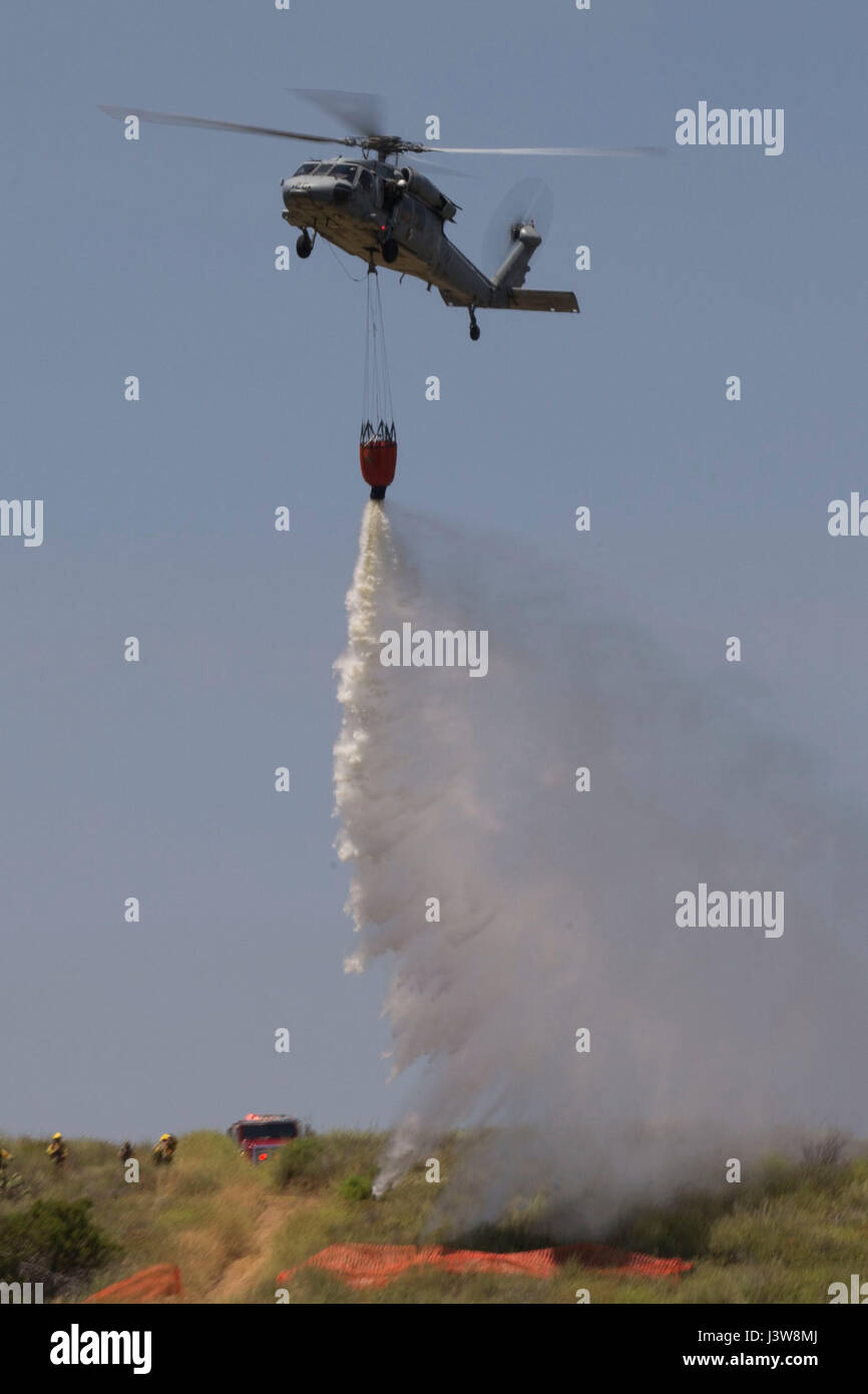 Cal fire firefighting aircraft hi-res stock photography and images - Alamy