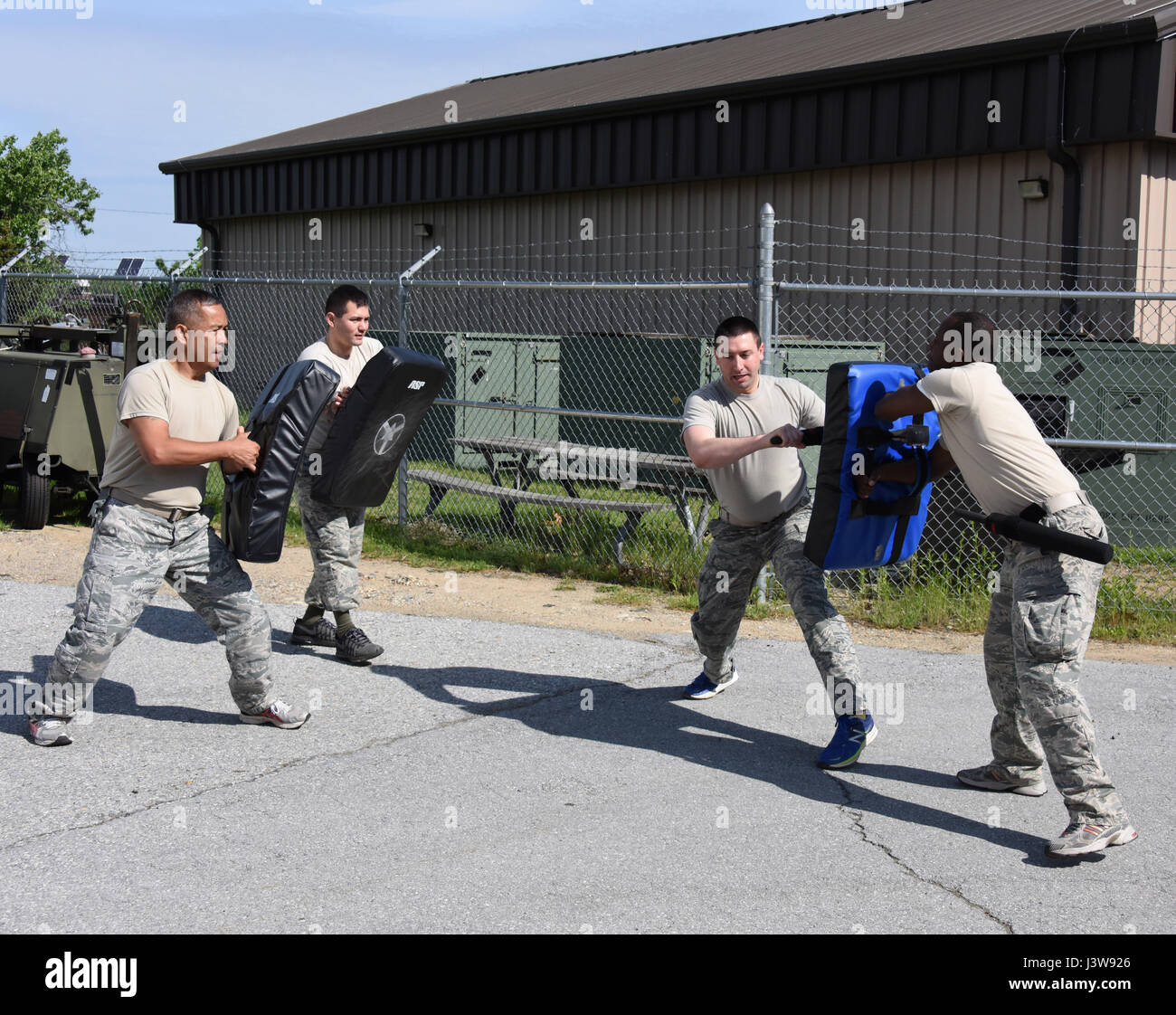 Security forces members new hi-res stock photography and images - Alamy