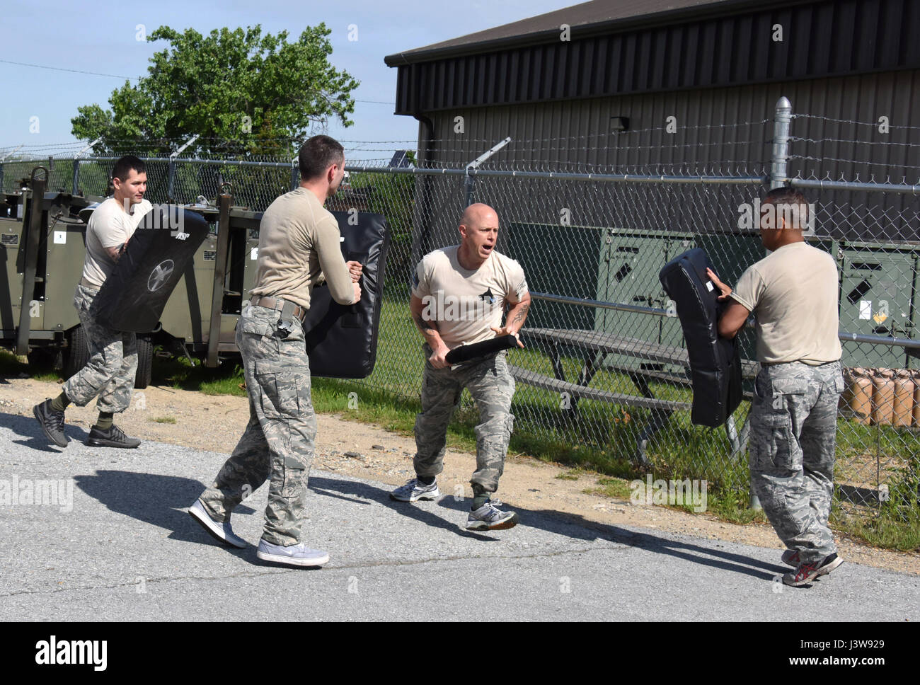 Security forces members new hi-res stock photography and images - Alamy