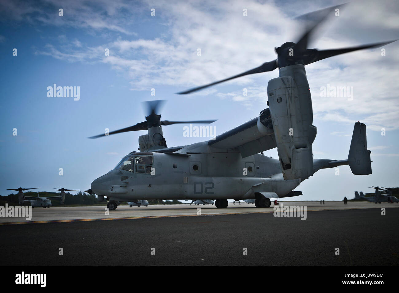 An MV-22B Osprey aircraft with Marine Medium Tiltrotor Squadron (VMM ...