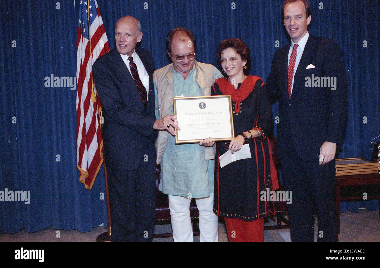 ROSKENS- END HUNGER AWARDS 1990 - Group photo of awardees and speakers ...