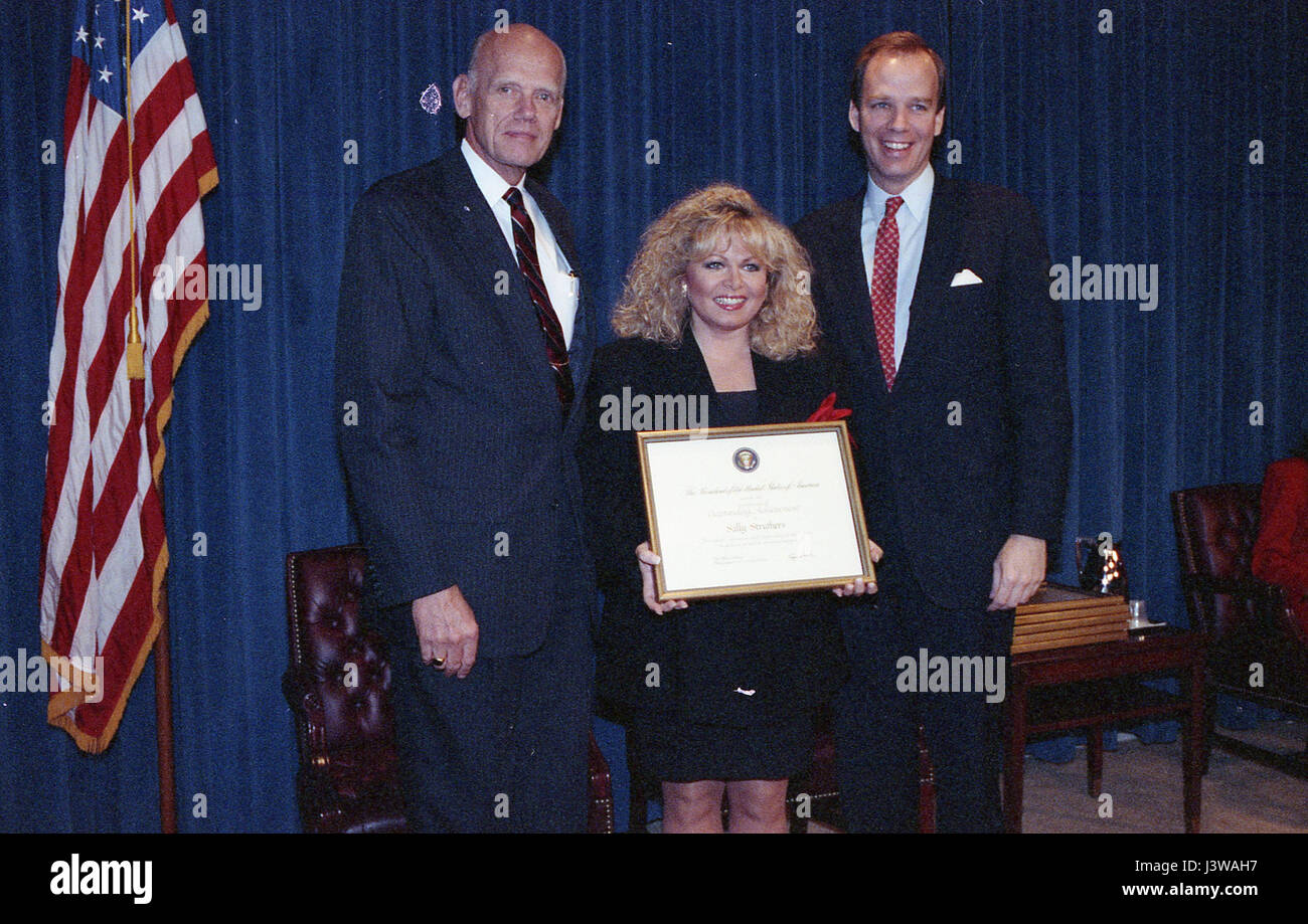 ROSKENS- END HUNGER AWARDS 1990 - Taking picture with award Stock Photo ...