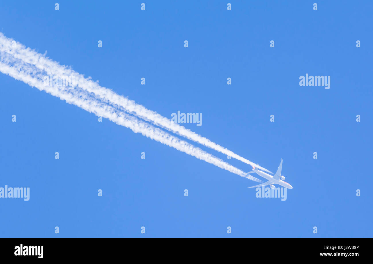 Contrails from a jet plane flying against blue sky Stock Photo - Alamy