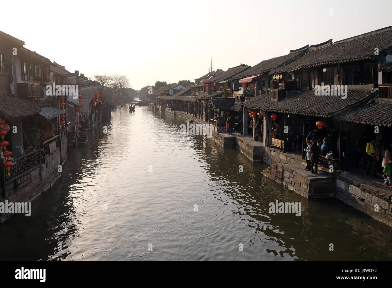 The Chinese architecture and buildings lining the water canals to ...