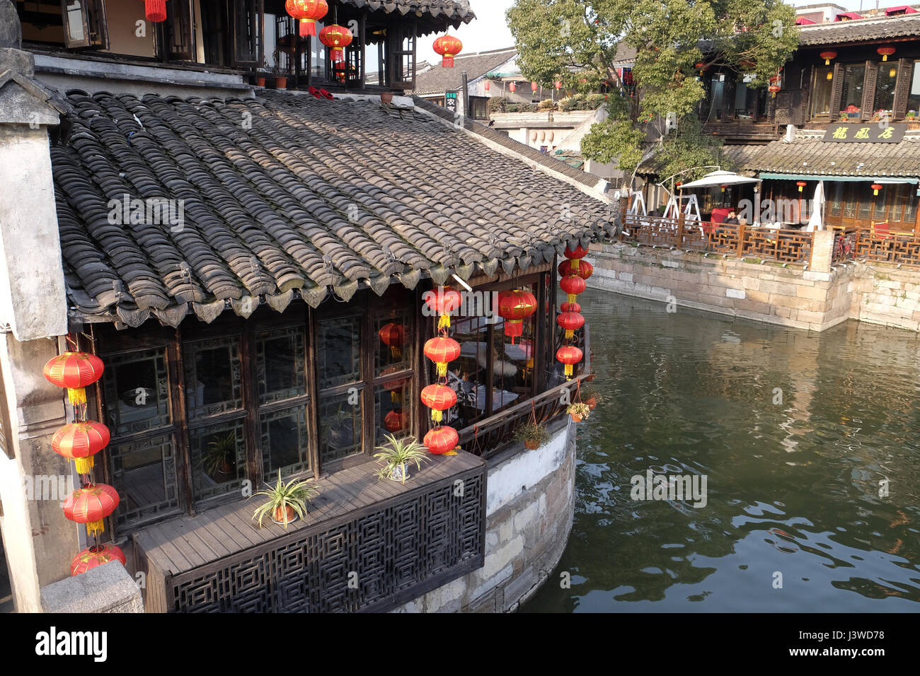 The Chinese architecture and buildings lining the water canals to ...