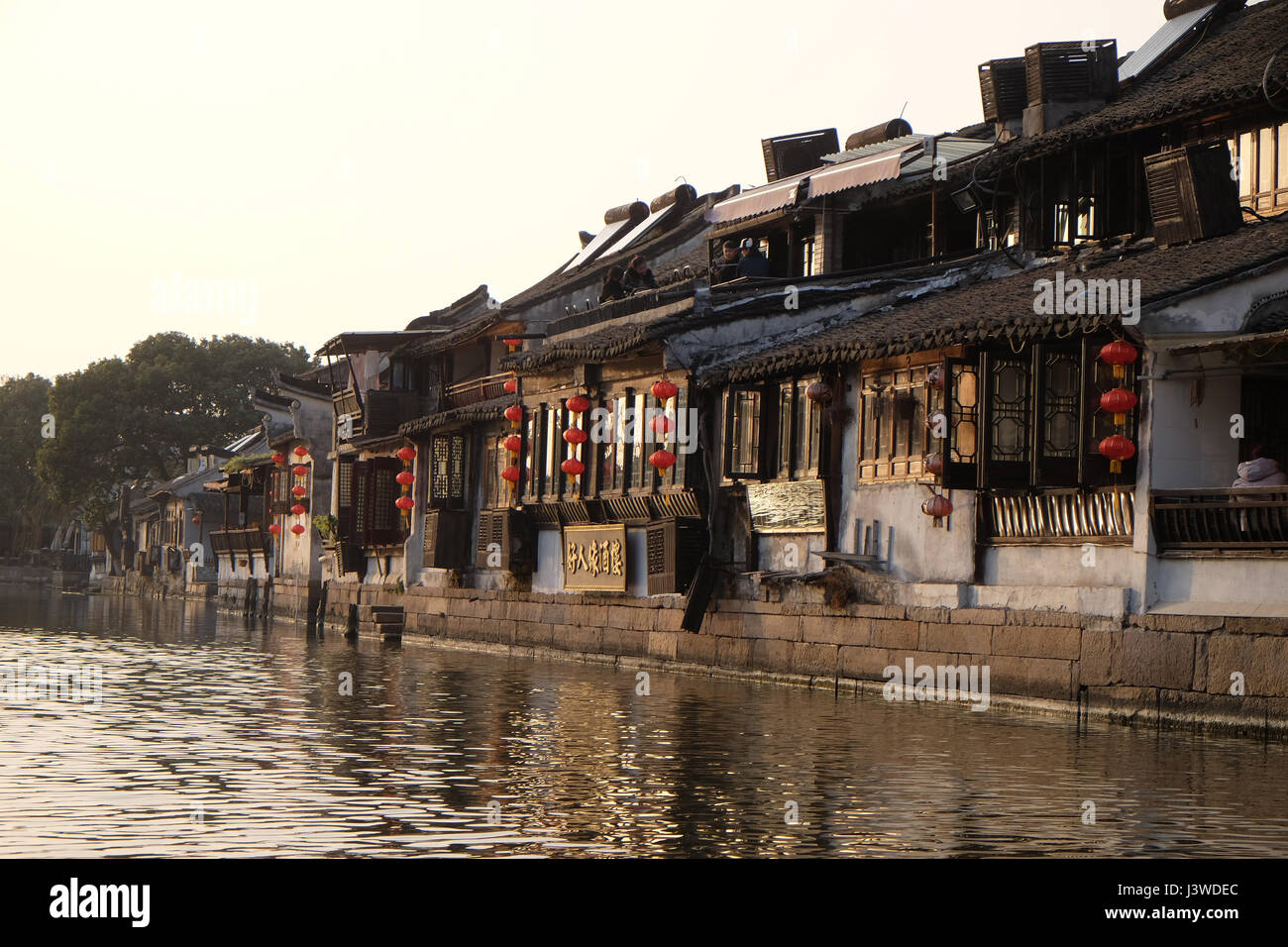 The Chinese architecture and buildings lining the water canals to ...
