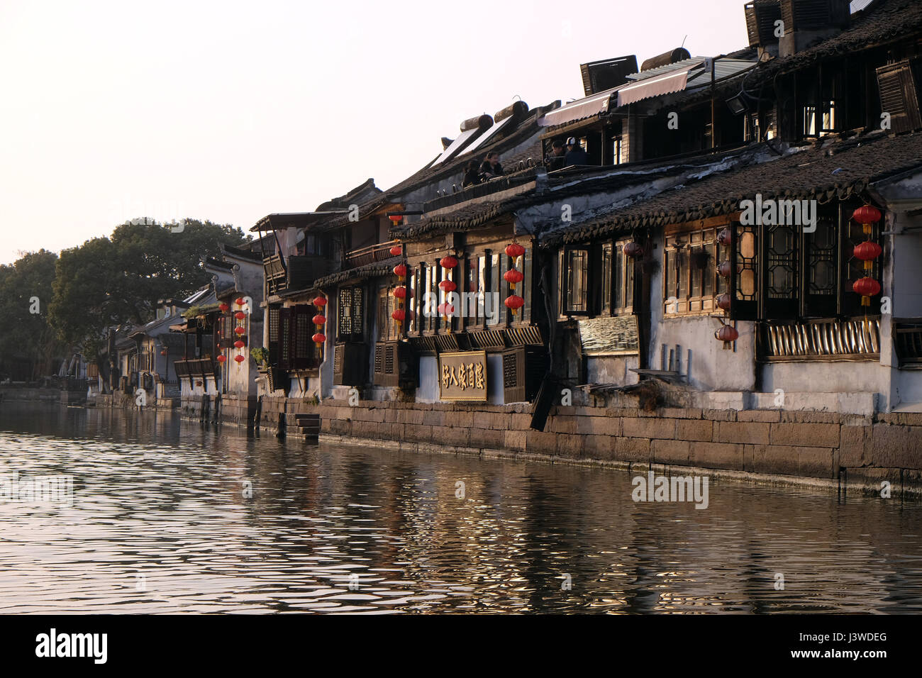 The Chinese architecture and buildings lining the water canals to ...