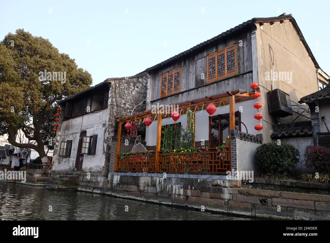 The Chinese architecture and buildings lining the water canals to ...
