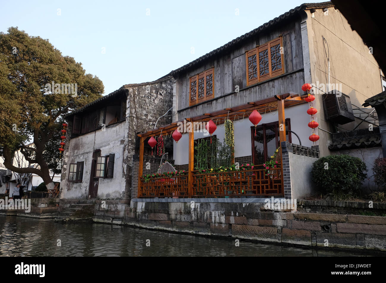 The Chinese architecture and buildings lining the water canals to ...