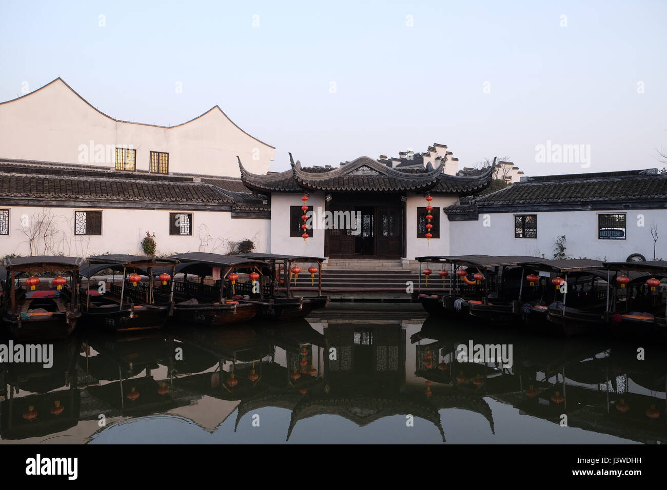 The Chinese architecture and buildings lining the water canals to ...