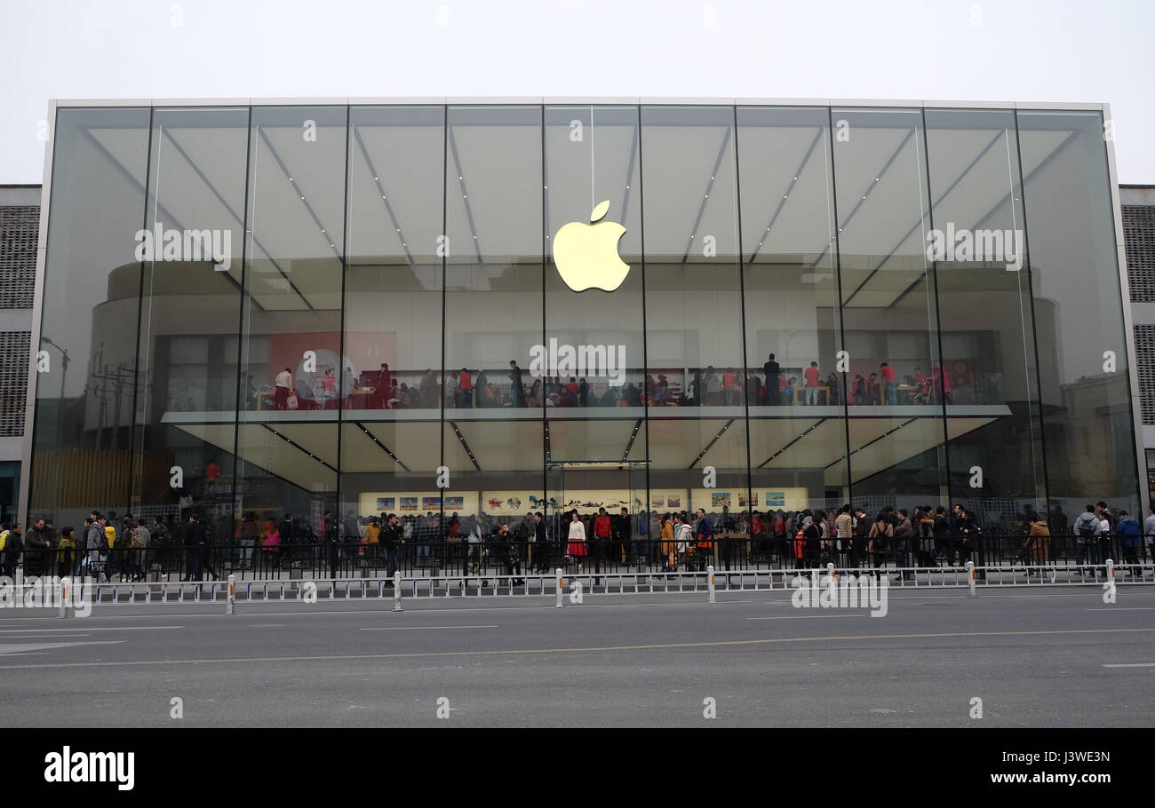 Apple flag-store at West Lake Hangzhou, China Stock Photo - Alamy