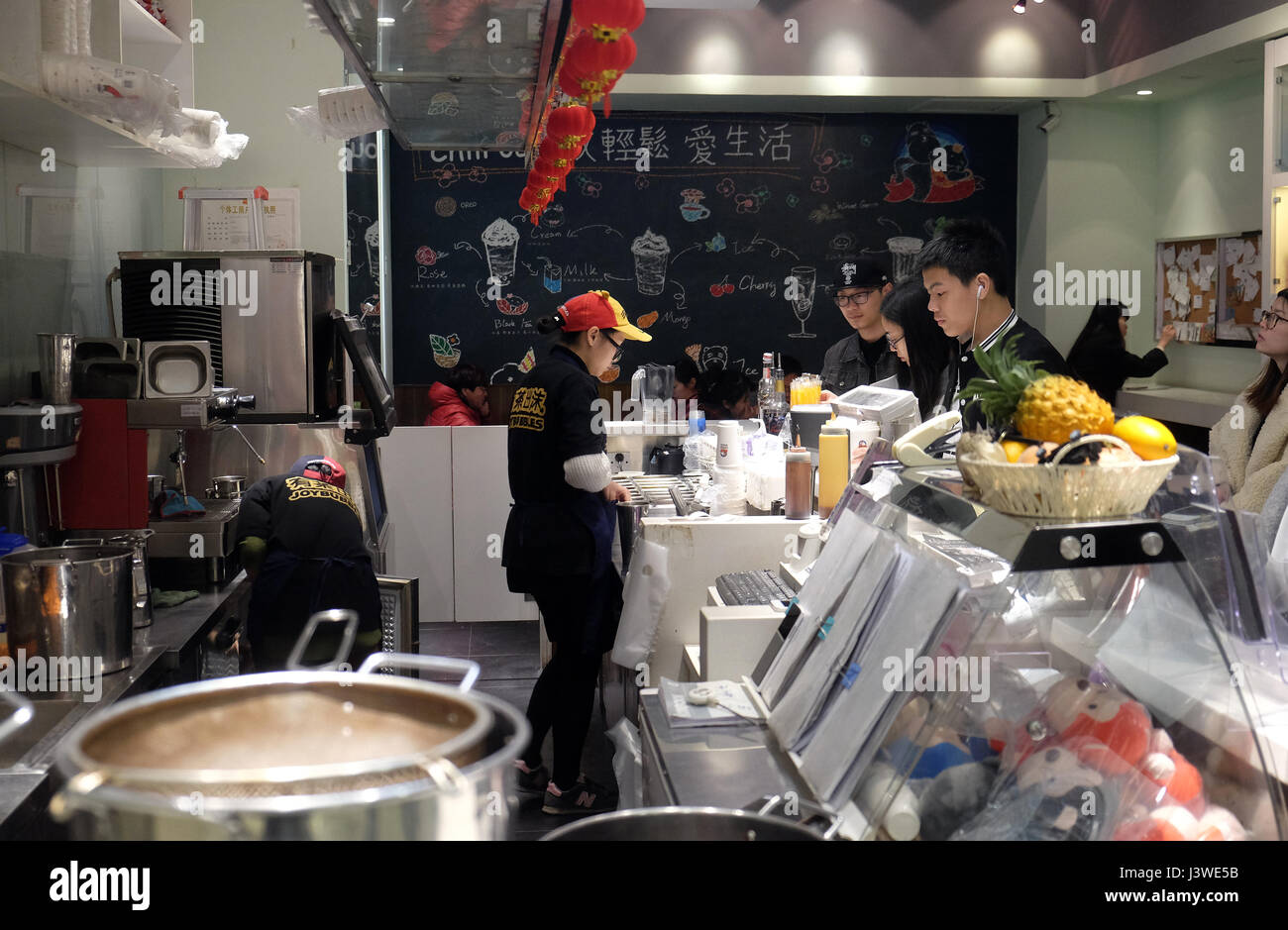 Fast food restaurant counter hi-res stock photography and images - Alamy