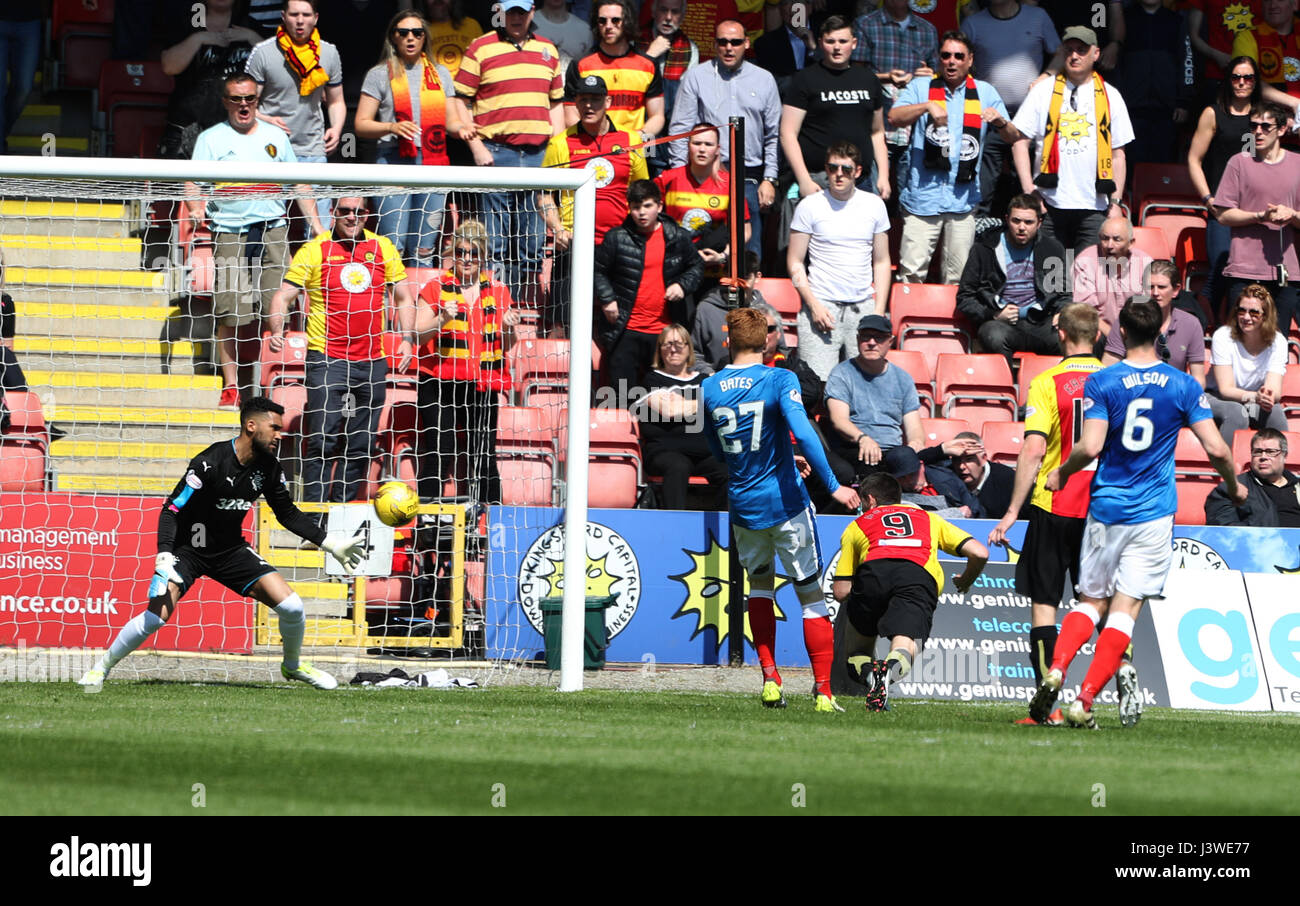Partick thistles kris doolan scores hi-res stock photography and images ...
