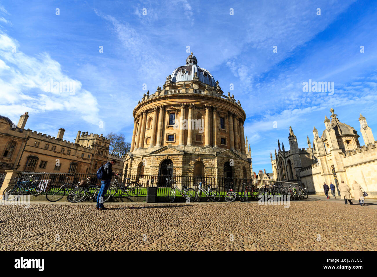 The Radcliffe Camera library in Radcliffe Square, Oxford University ...