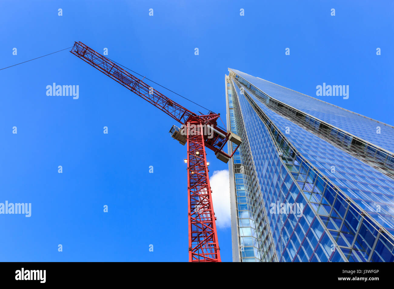 London skyscraper crane hi-res stock photography and images - Alamy