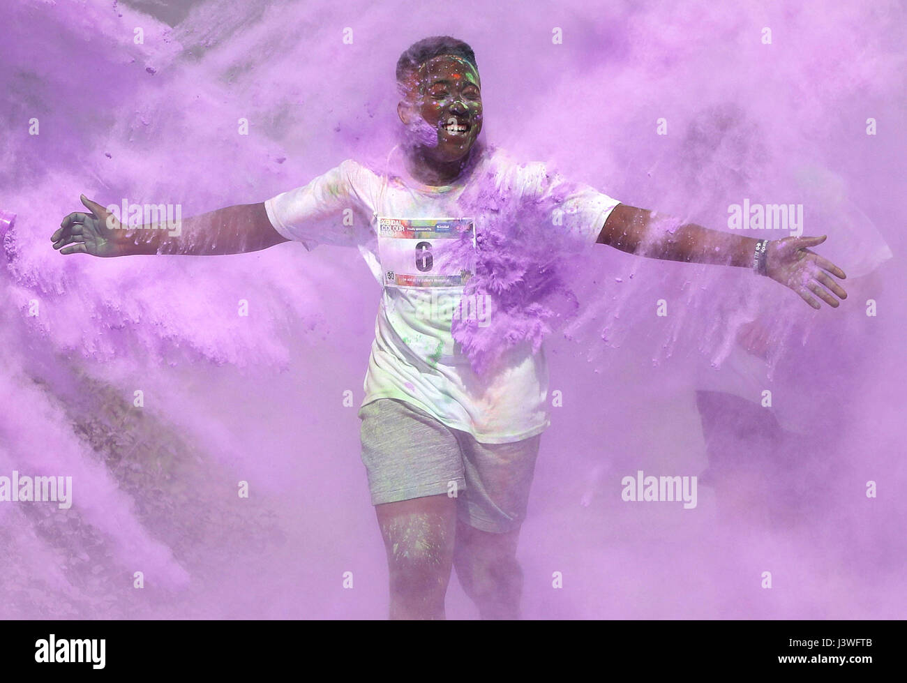 EDS NOTE ALTERNATIVE CROP A runner takes part in the annual Kendal ...