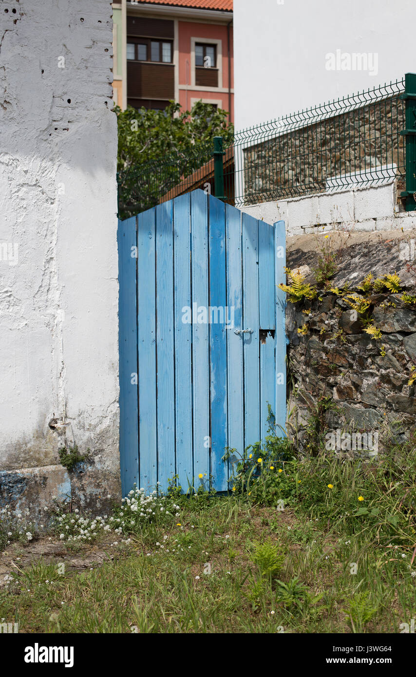 Fence architecture hi-res stock photography and images - Alamy