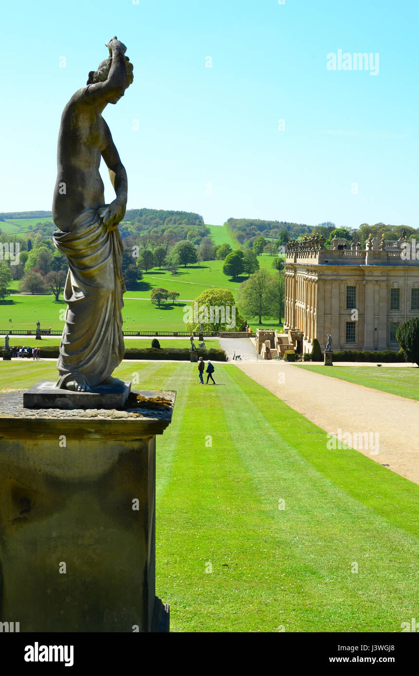 Chatsworth house statues hi-res stock photography and images - Alamy