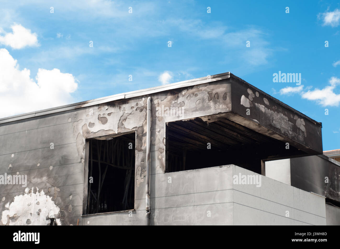 impressive house ruin in a sunny day after a fire Stock Photo - Alamy