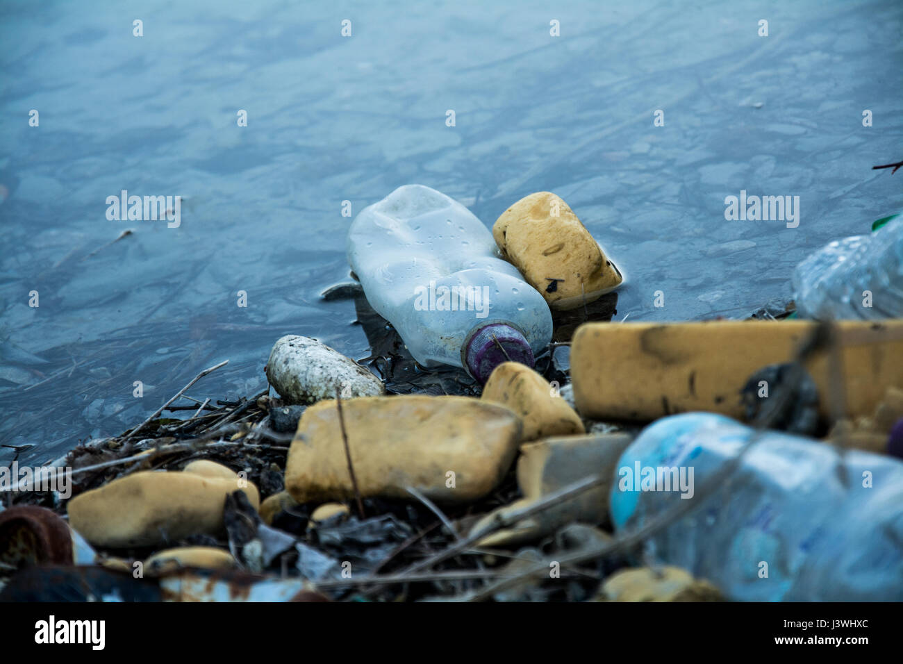 Plastic pollution uk hi-res stock photography and images - Alamy