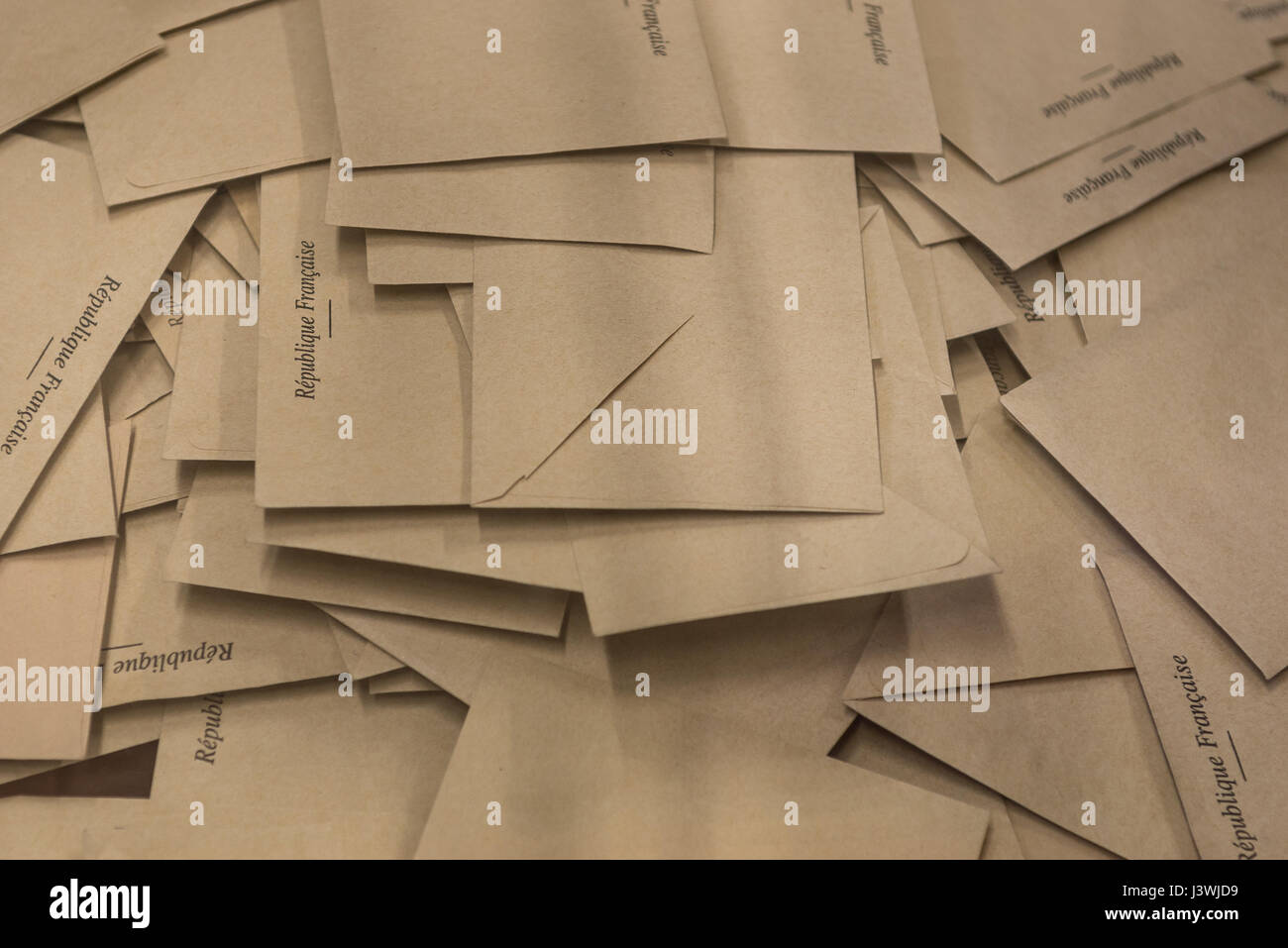 Polling in france ballot hi-res stock photography and images - Alamy