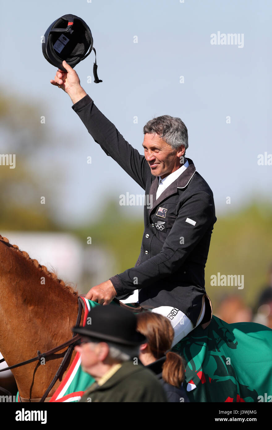 New Zealand's Andrew Nicholson on Nereo acknowledges the crowd as he ...