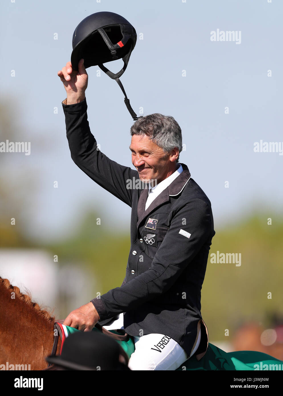 New Zealand's Andrew Nicholson on Nereo acknowledges the crowd as he ...