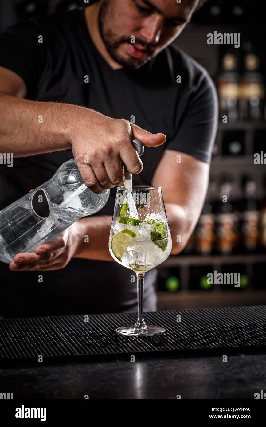 Pouring soda hi-res stock photography and images - Alamy