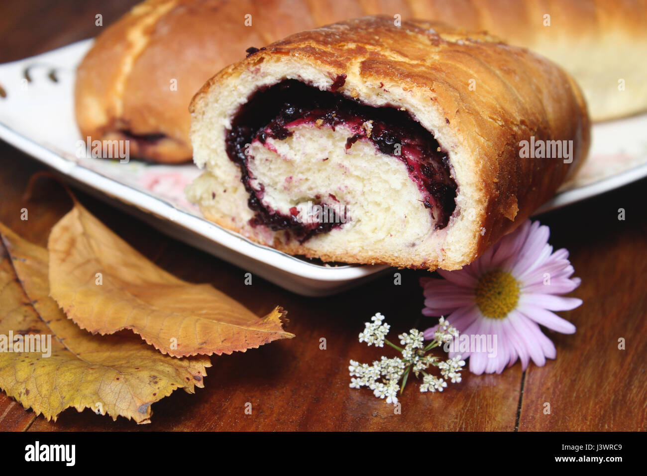 Strudel half hi-res stock photography and images - Alamy