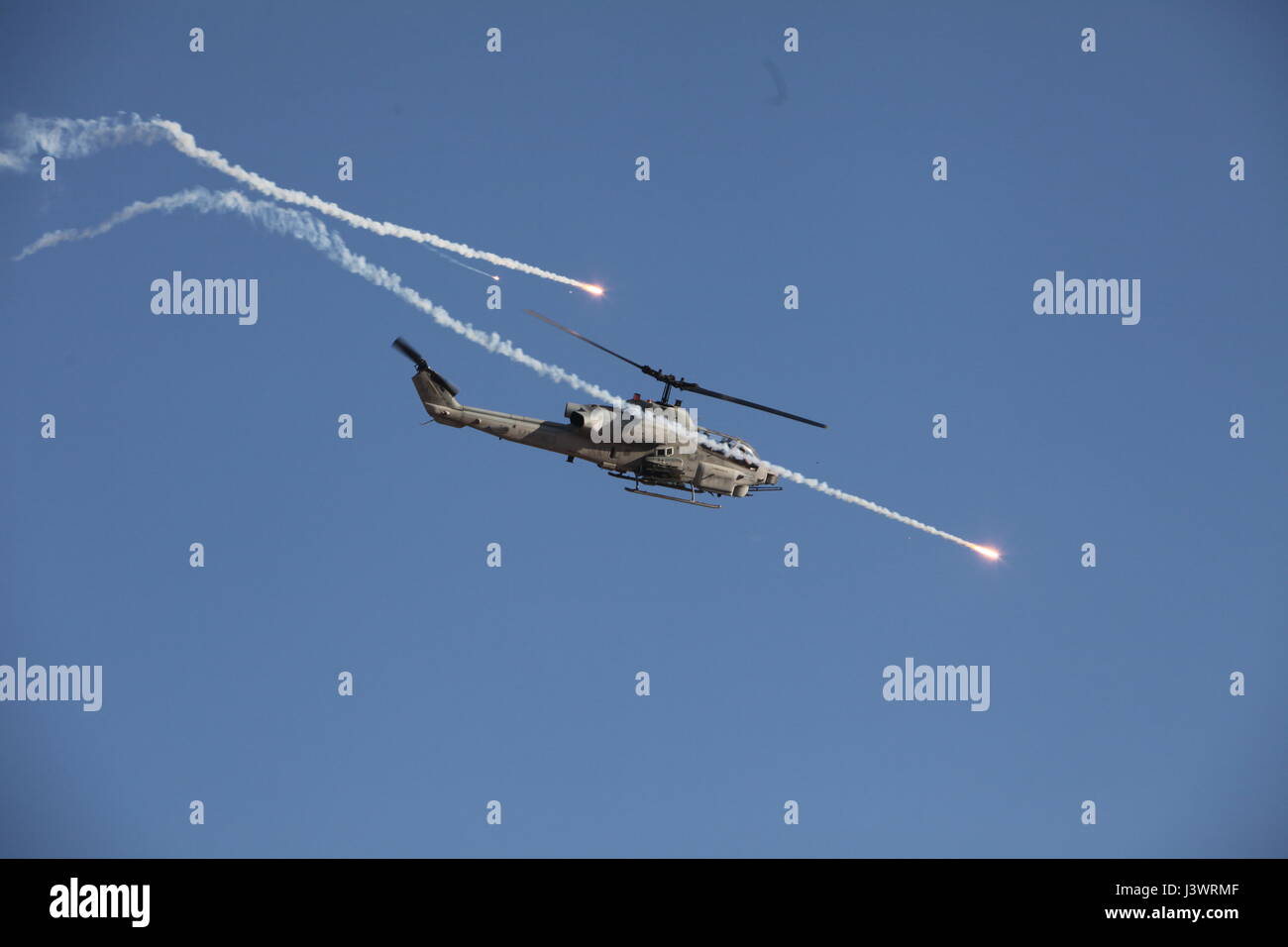 Anti missile flares hi-res stock photography and images - Alamy