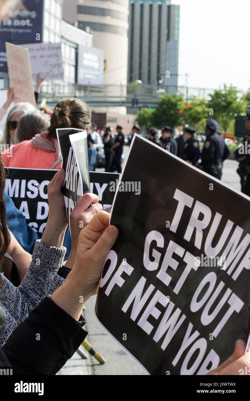 Anti russia protests hi-res stock photography and images - Alamy