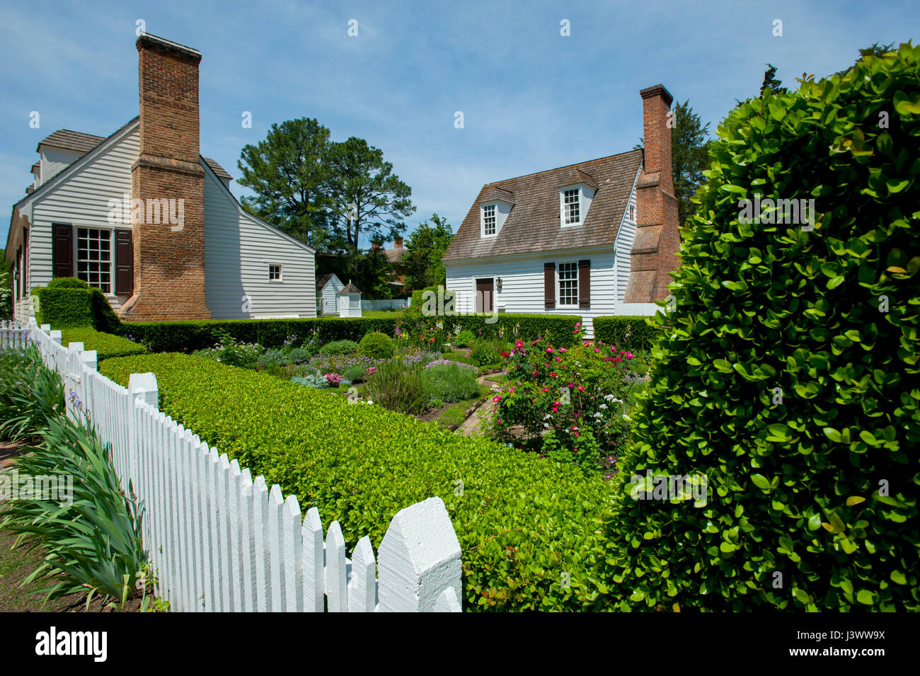 USA Virginia VA Colonial Williamsburg Spring gardens Stock Photo - Alamy