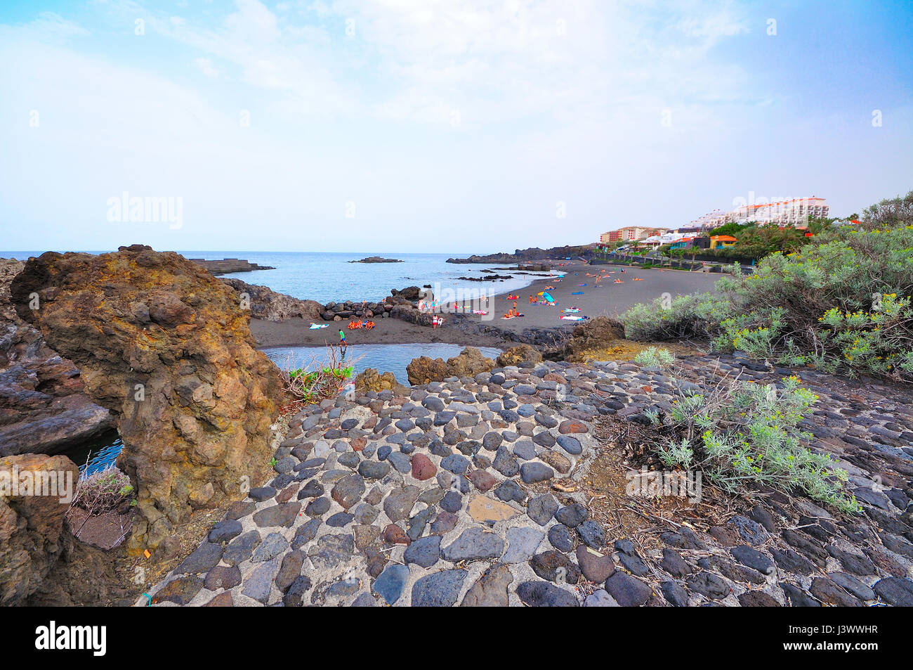 Islands and mountains hi-res stock photography and images - Alamy