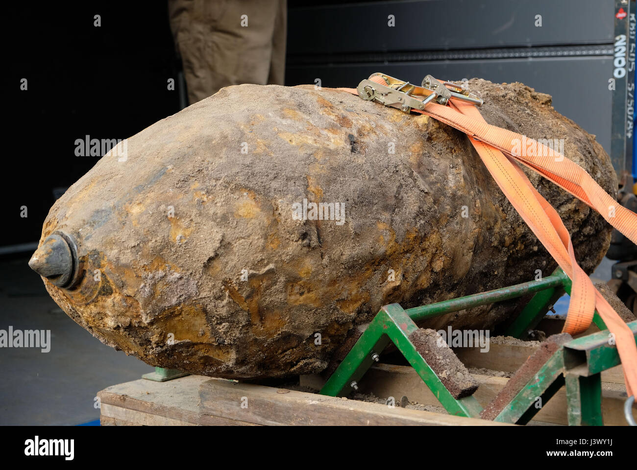 Hanover, Germany. 7th May, 2017. A defused WWII aerial bomb on a pallet ...