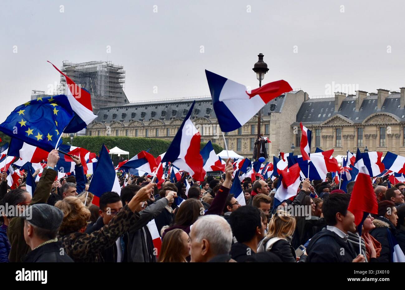 Paris, France. 7th May, 2017. People gather to watch a live of French ...