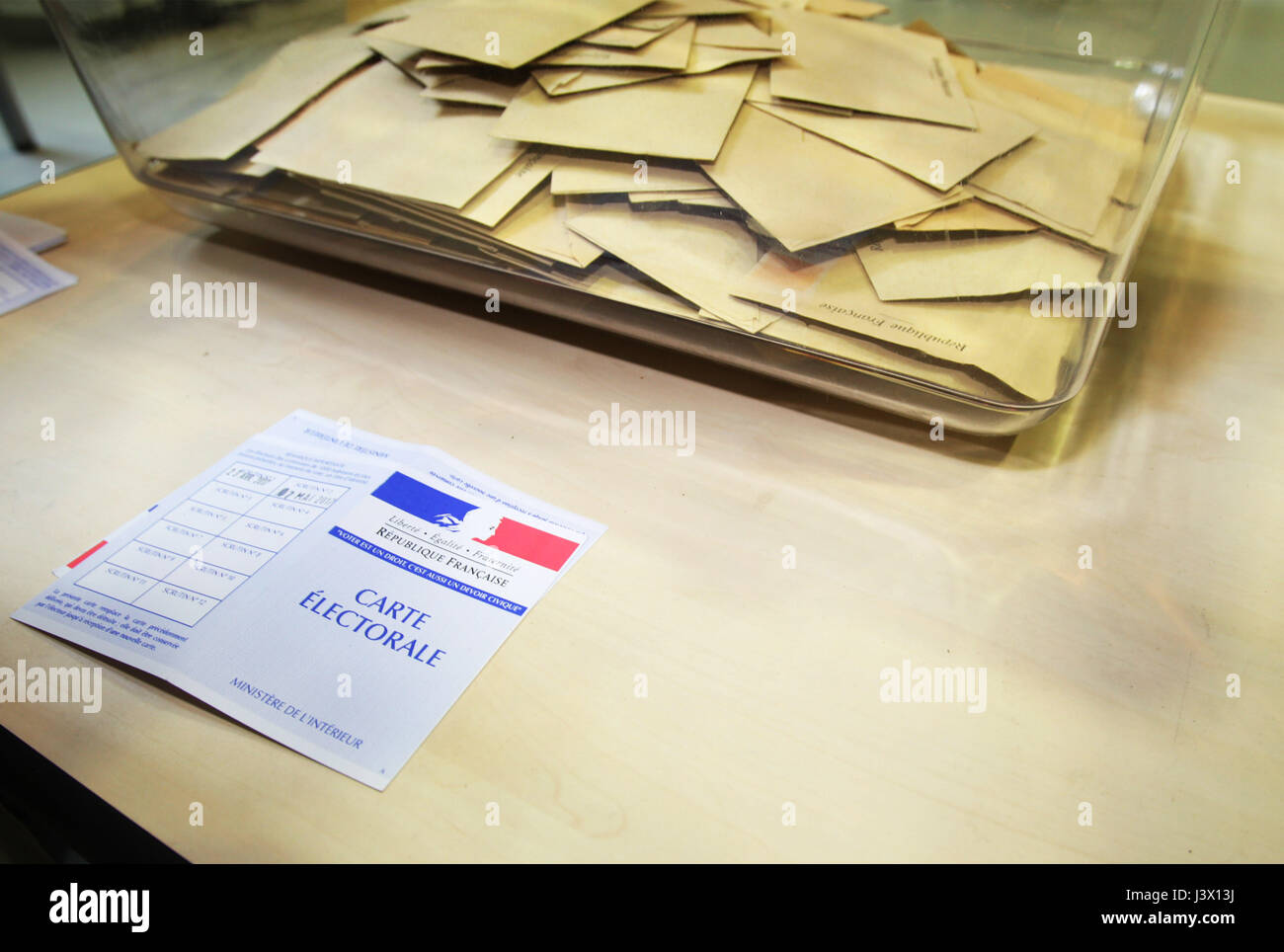 Paris, France. 7th May, 2017. Electoral letter and votes in the 18th ...
