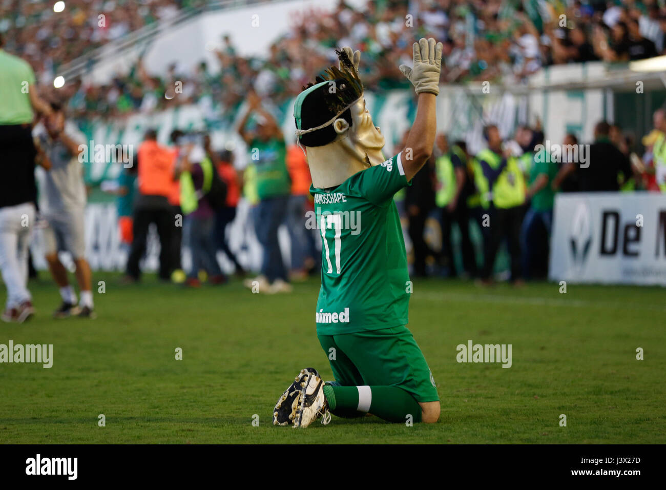CHAPEC', SC - 07.05.2017: CHAPECOENSE X AVAÍ - victory lap, delivery of cups and medals and ...