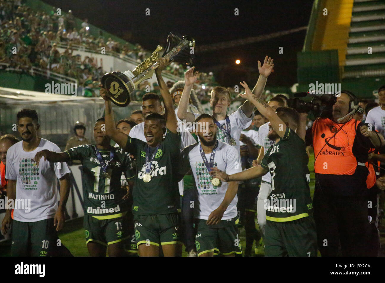 CHAPEC', SC - 07.05.2017: CHAPECOENSE X AVAÍ - Olympic round, delivery of the cups and medals ...
