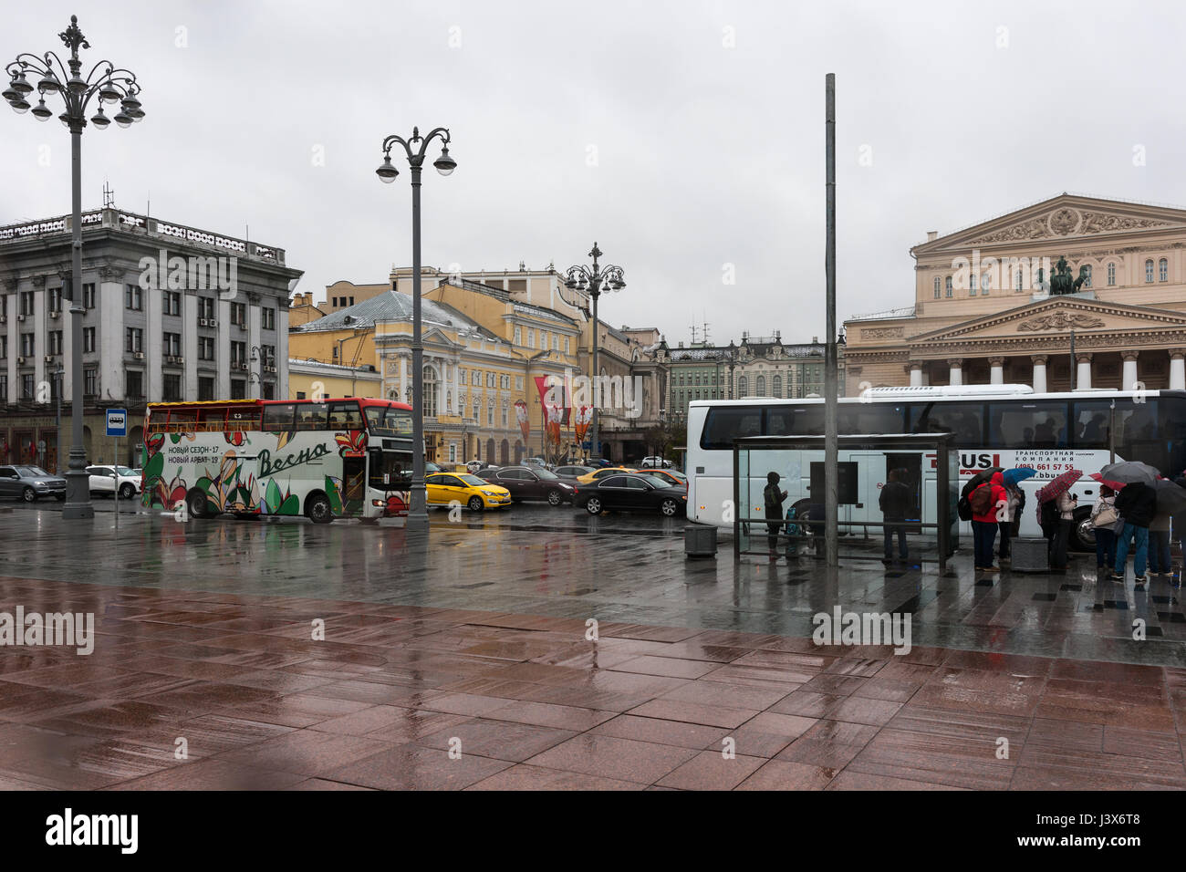 Moscow, Russia. 8th May, 2017. Russian weather, Moscow, Snow. Monday ...