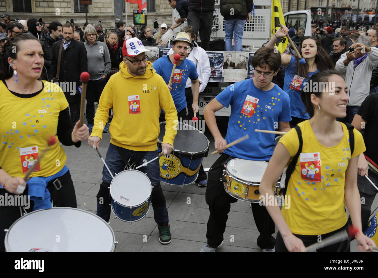 Paris, France. 8th May, 2017. A drum group performs ahead of the march ...