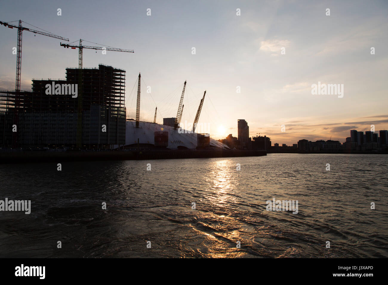 Sunset over the O2 in the Greenwich district of east London, England ...