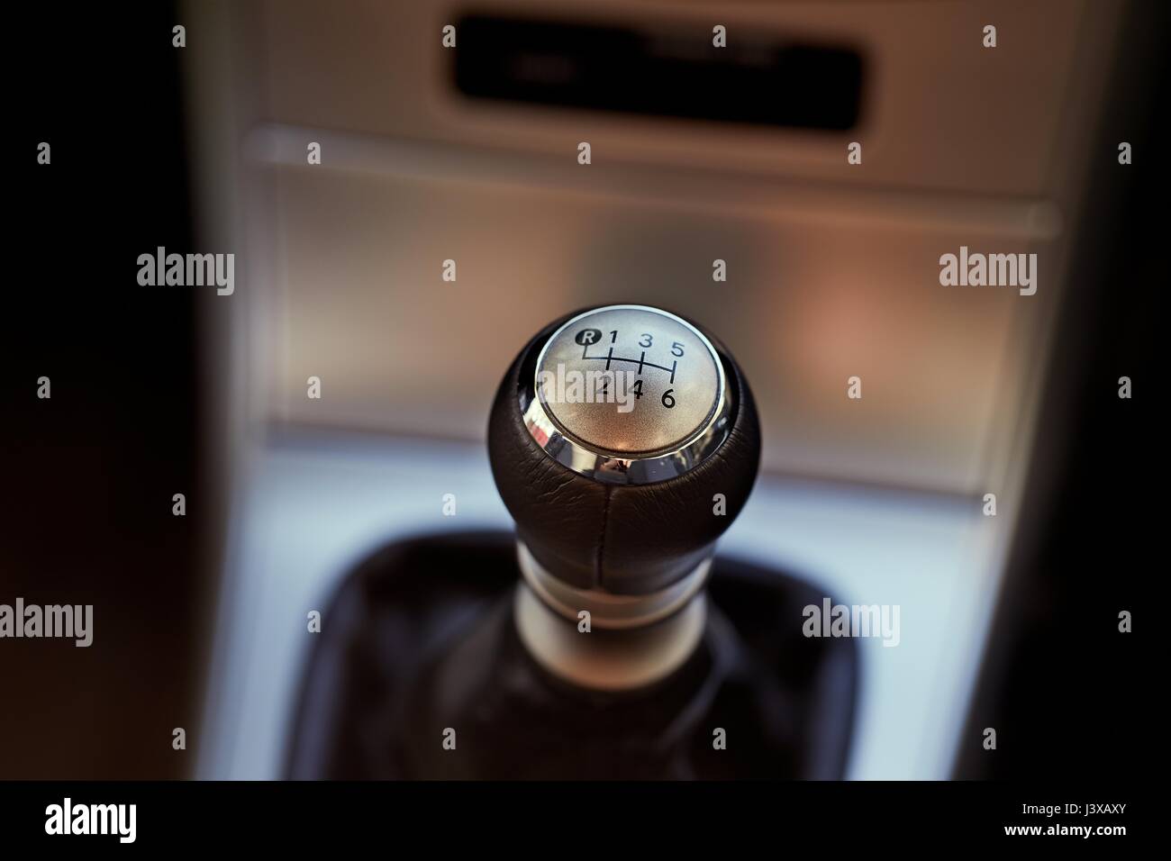 6 speed manual gearbox shift Stock Photo - Alamy