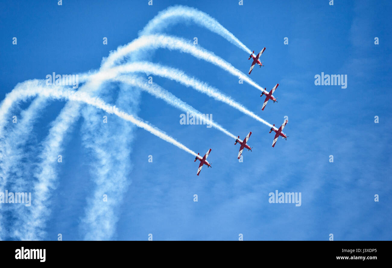 The royal australian air force roulettes hi-res stock photography and ...