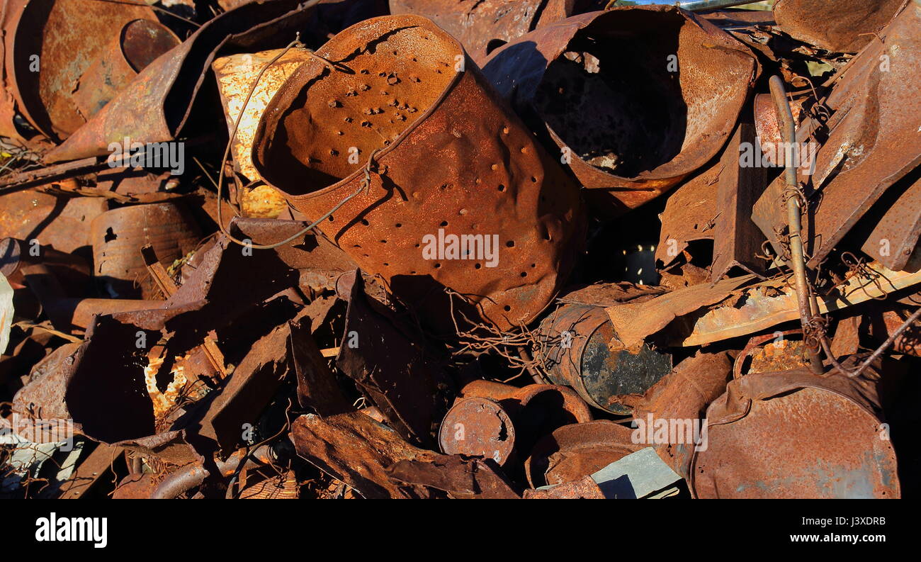A pile of rusted scrap metal Stock Photo - Alamy