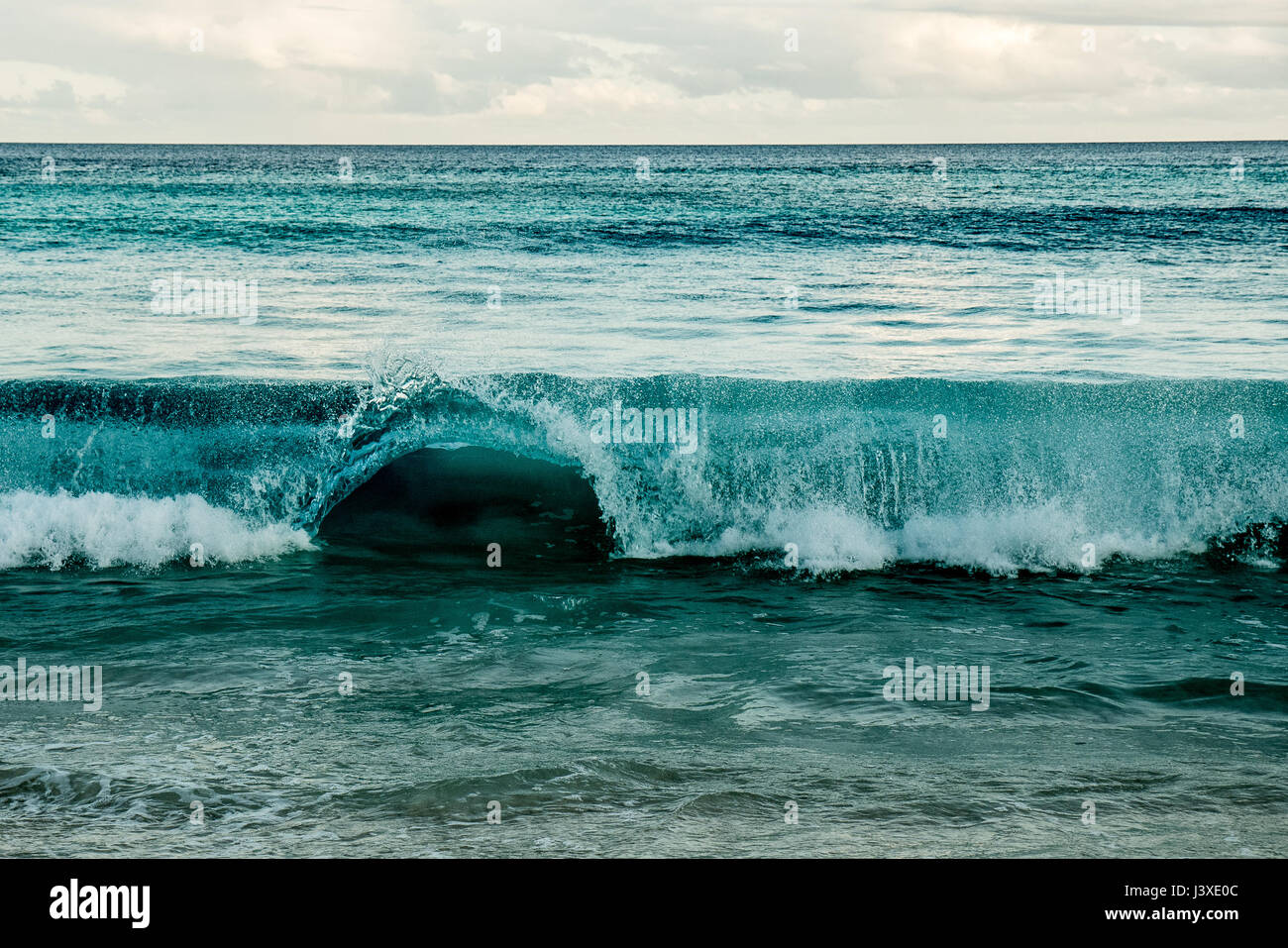 Arch in a wave Stock Photo - Alamy