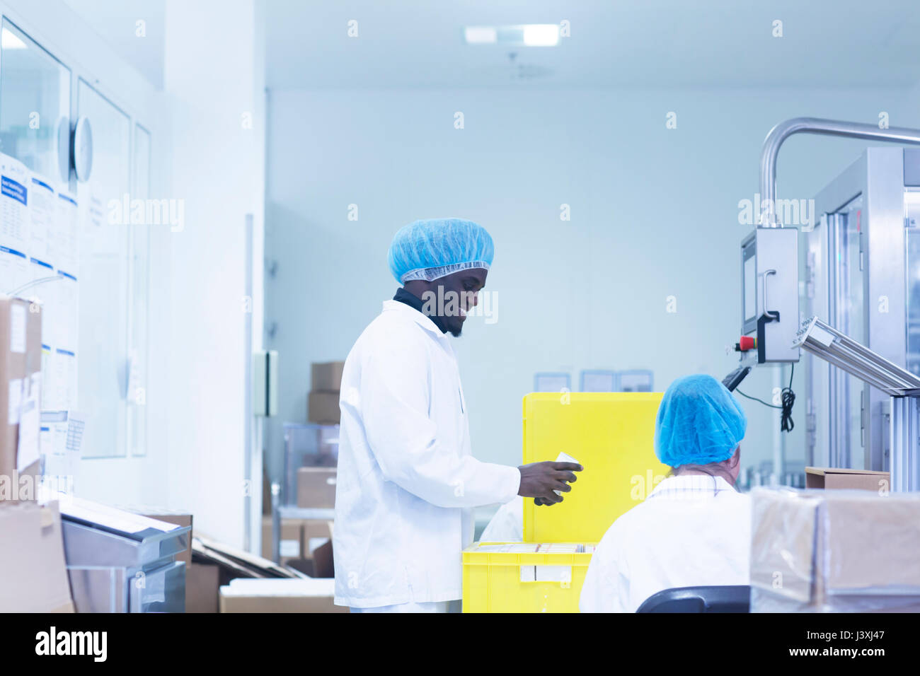 Workers packaging pharmaceutical products in pharmaceutical plant Stock ...