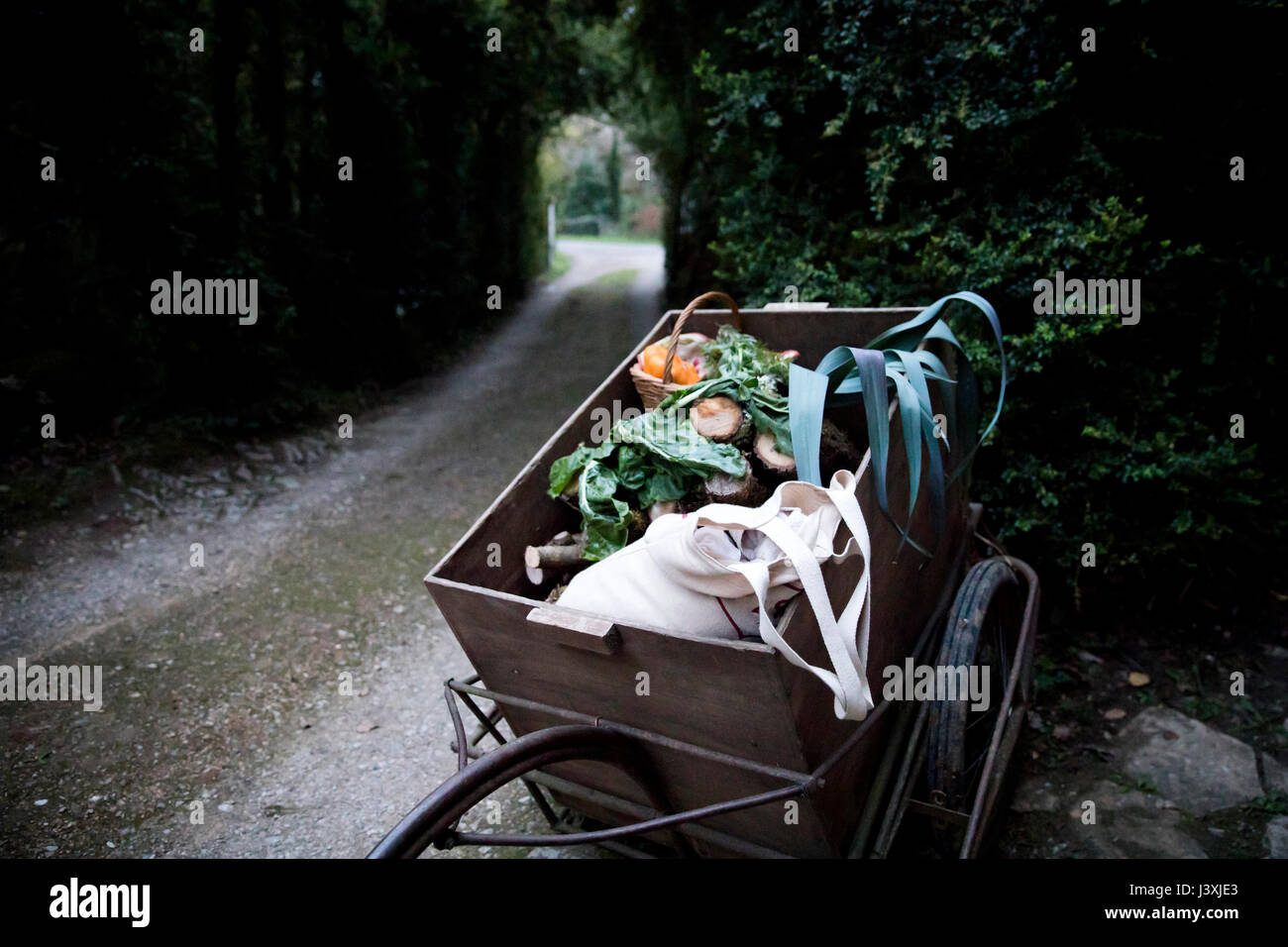Handcart hi-res stock photography and images - Alamy